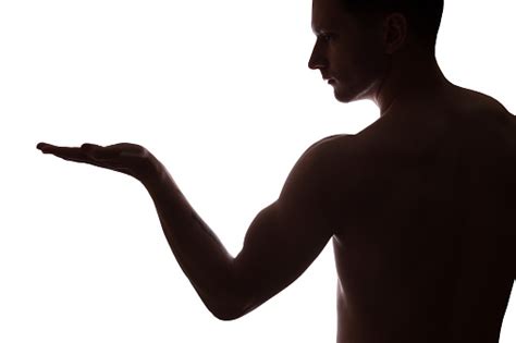 젊은 근육 보디 는 흰색 배경에 자신의 이두근을 보여줍니다 1에 대한 스톡 사진 및 기타 이미지 1 건강한 생활방식 근육 Istock