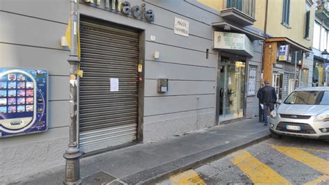 Intera Palazzina Evacuata A Piazza Vanvitelli Chiuse Le Attività Commerciali I Vigili Del Fuoco