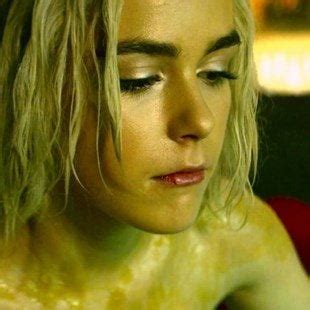 Kiernan Shipka Nude Photos Naked Sex Videos