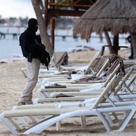 Tourists Flee Deadly Drug Gang Shoot Out Near Luxury Mexico Beach