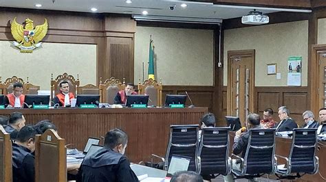 Anggota BPK Achsanul Qosasi Disebut Dalam Sidang Korupsi BTS G Kominfo