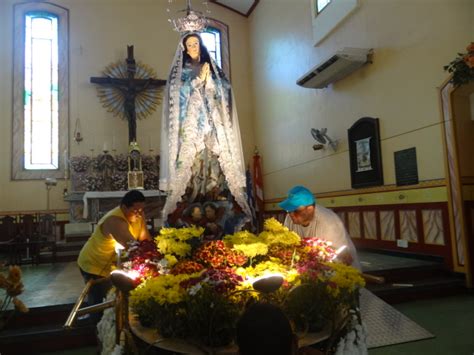 RAMA Flores E Eventos ARRUMANDO O ANDOR DE NOSSA SENHORA FLORES