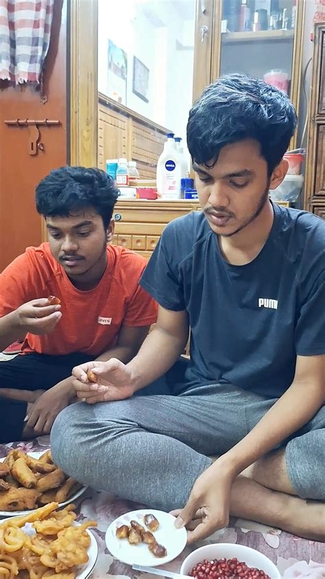 আমার মায়ের মতো এই রকম আর কার কার মা এমন করে আমার মায়ের মতো এই রকম