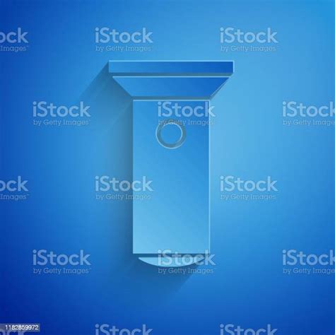 剪紙手電筒筒圖示隔離在藍色背景上紙藝術風格向量插圖向量圖形及更多口袋圖片 口袋 器材 塑膠 Istock