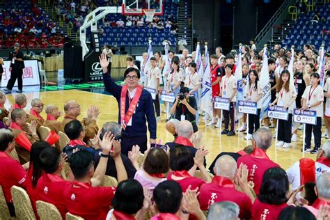 2024佛光盃大學籃球賽 高雄巨蛋盛大開幕 陳其邁熱情開球