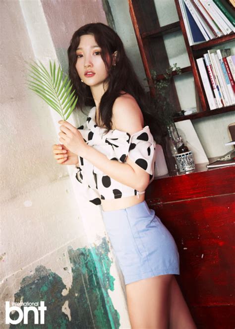 정채연 각진 턱 콤플렉스 데뷔 전 성형 고민 화보