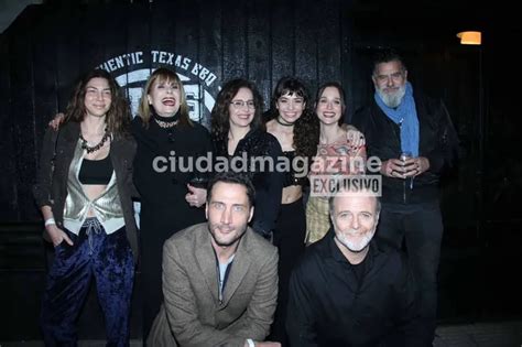 En Fotos Los Looks Del Elenco De Buenos Chicos En El Estreno De La