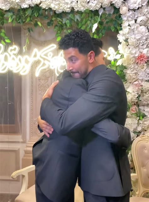 محمد أنور يبكي في كتب كتاب شقيقه كنت فاكر أني هعيط في فرح بناتي بس