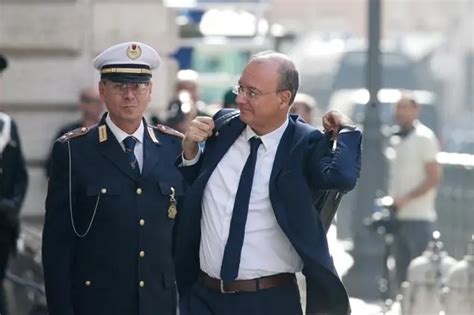 Valditara Manda Alle Scuole Una Lettera Contro Il Comunismo E Dimentica
