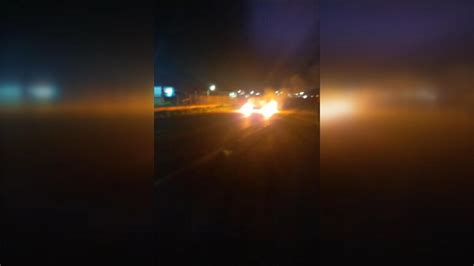 Vídeo VÍDEO Grupo ateia fogo em pneus e deixa SP 270 parcialmente