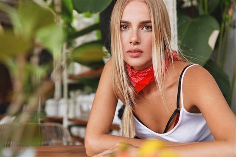 Фотографии на тему Красивая Голая Девушка — скачивайте бесплатные