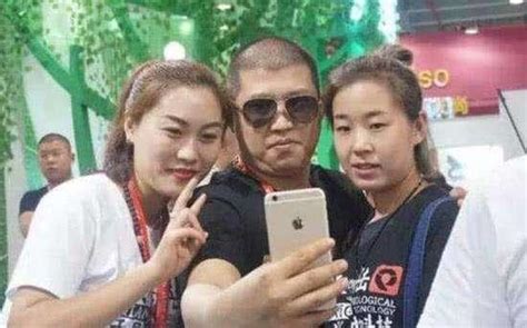 王祖藍回應直播事件，四個字打臉二驢，網友：爺們 每日頭條