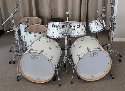 Dw Design Series 8 Piece Double Bass Drum Set In White Satin Don