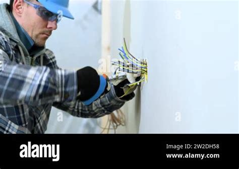 Installation Plug Stock Videos And Footage Hd And 4k Video Clips Alamy