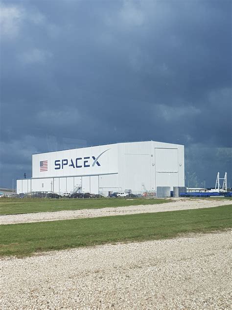 Travelogue Kennedy Space Center The Billionaires Space Race To Mars