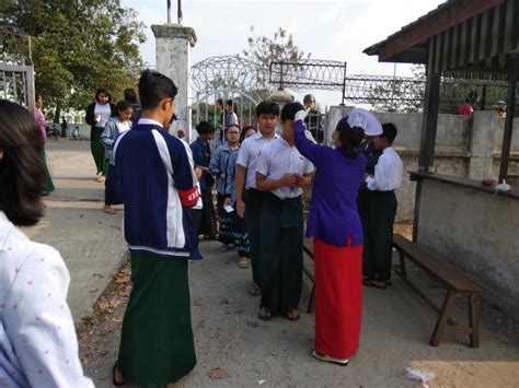 မြစ်ကြီးနားမြို့နယ်တွင် တက္ကသိုလ်ဝင်စာမေးပွဲဖြေဆိုကြမည့် ကျောင်းသား သူများအား ကျန်းမာရေးစောင့်ရ