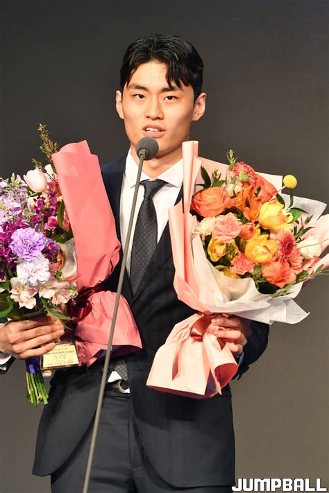Kbl시상식 ‘문정현·박무빈 제쳤다 Lg 유기상 생애 단 한번뿐인 신인상 수상