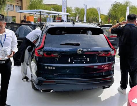 Cr V
