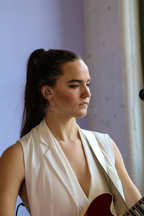Sofi Tukker Sophie Hawley Weld And Tucker Halpern Films A Session In