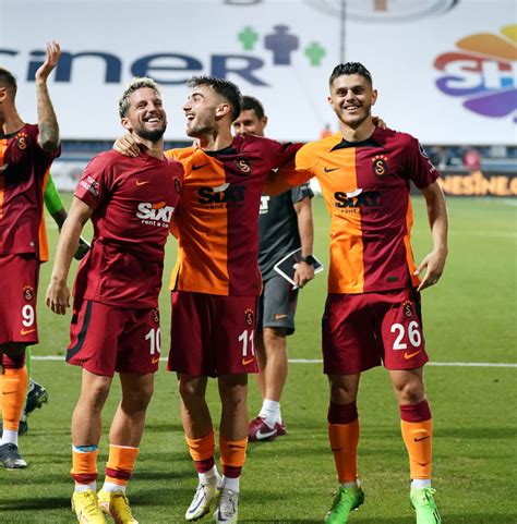 Galatasaray Transfer Haberlerİ Yunus Akgünde Anlaşma Yakın İşte