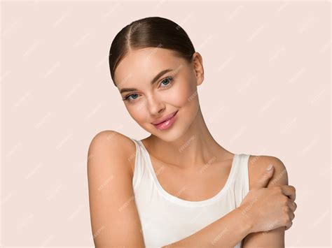 Premium Photo Beautiful Skin Woman Model With Hands Natural Makeup