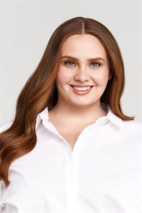 5 Must Have Photos In Your Plus Size Modeling Portfolio That Will Get