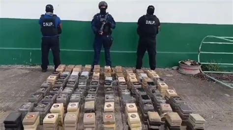 Policía Incauta 435 Paquetes De Presunta Droga En Un Puerto Del Caribe