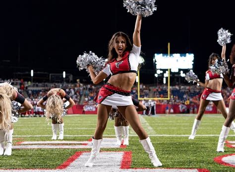 Pin By Matthew Hall On Football Cheerleaders In 2022 Football