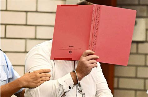 Mord an Sechsjähriger Der Angeklagte schüttelt nur den Kopf Baden