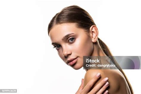 하얀 바탕에 완벽한 화장을 한 아름다운 여자 아름다움과 피부 관리 개념 건강관리와 의술에 대한 스톡 사진 및 기타 이미지 건강관리와 의술 깨끗한 눈 신체 부분