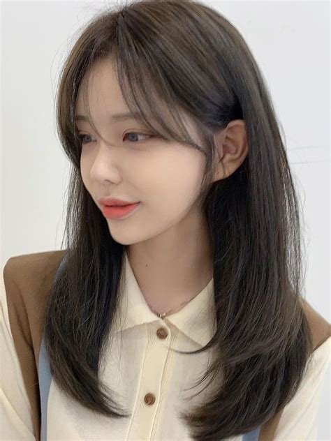 How To Cut And Style The Trendiest Korean Side Bangs Bangs With Medium Hair Korean Hairstyle