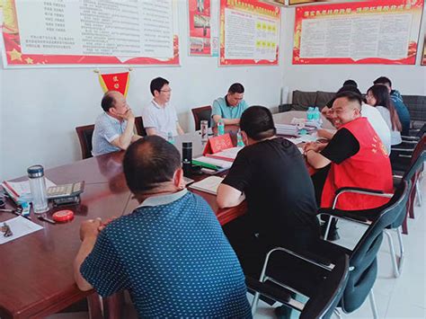 平舆县检察院检察长段桂东到老王岗乡兴旺店村看望慰问驻村工作队乡村群众环境