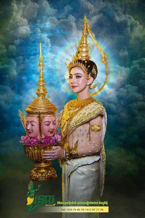 ប្លែកភ្នែកក្រោយឃេីញ ដួង ម៉ានិច និងស៊ីន យូប៊ីន គ្រងឈុតទេវតាឆ្នាំថ្មី ស្រស់ស្អាតដូចគ្នា