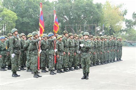 中華民國陸軍 陸軍步兵302旅2218梯常備役士兵日前實施開訓典禮，由旅長張上校主持，典禮在入伍生正式向旅長宣示及 Facebook