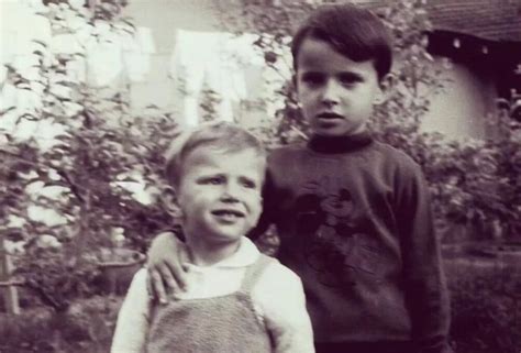 Prepoznajete Li Dječake Sa Slike Braća I Kolege Simboli Benda Koji