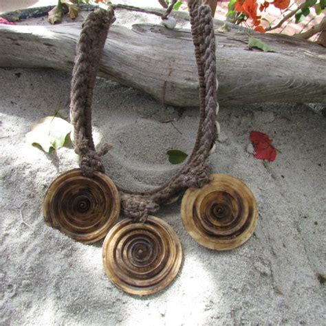 Vintage Tribal Shell Necklace Papua New Guinea Oceania Gem
