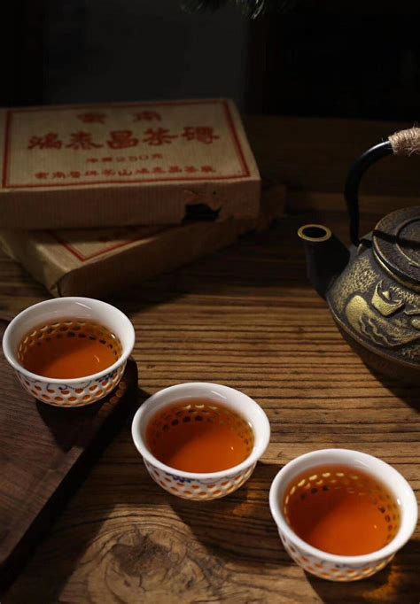 03年鸿泰昌普洱生茶 美术拍卖