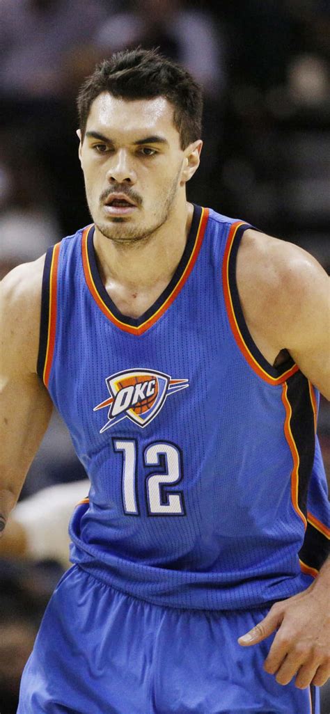 [100 ] Steven Adams Bakgrund