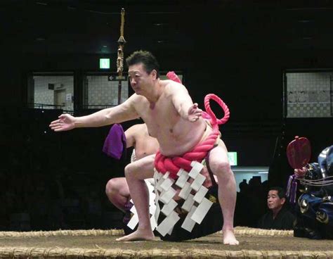 赤い綱締め土俵入り 伊勢ケ浜親方、還暦の不知火型 産経ニュース