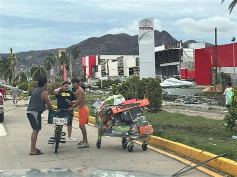 Rapiña En Acapulco Tras El Paso De Otis Con Acento