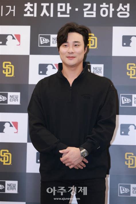 [포토] 김하성 공손한 포토타임 아주경제