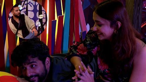 Bigg Boss Ott 2 Elvish Yadav Aashika Bhatia Troll Jiya Shankar