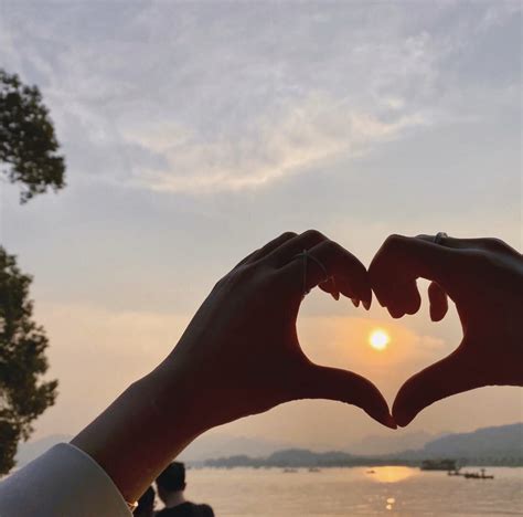 牵手 情侣 高清图片，堆糖，美图壁纸兴趣社区