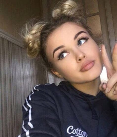 50 Chic Messy Bun Hairstyles The Cuddl