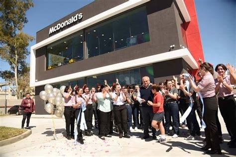 Mcdonalds Inauguró Nuevo Local Con La Experiencia Del Futuro En