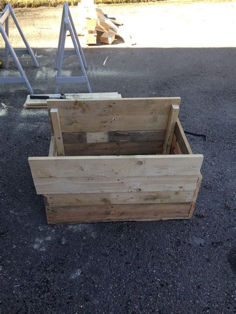 Diy Pallet Planter Box Easy To Build And Recycle E Commerce