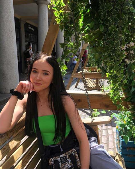 Nina Laurel Feet