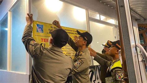Satpol PP Sleman Tutup Paksa Toko Penjual Miras Ilegal Di Gamping Dan