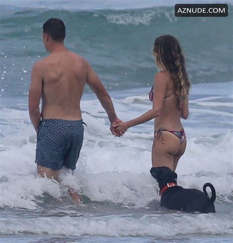 Gisele Bundchen Sexy During Her Costa Rican Vacation With Husband Tom Brady AZNude