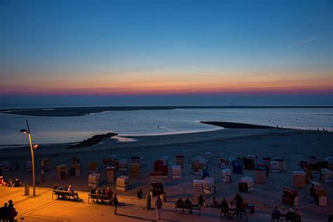 Abendstimmung Am Strand Von Borkum Mit Musik Foto And Bild Urlaub